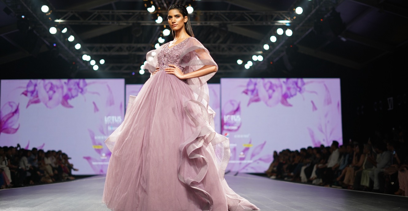 How To Walk Like A Model: Step By Step Guide - Center Stage