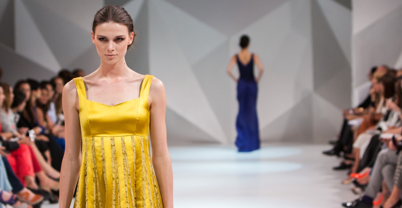 How To Walk Like A Model: Step By Step Guide - Center Stage